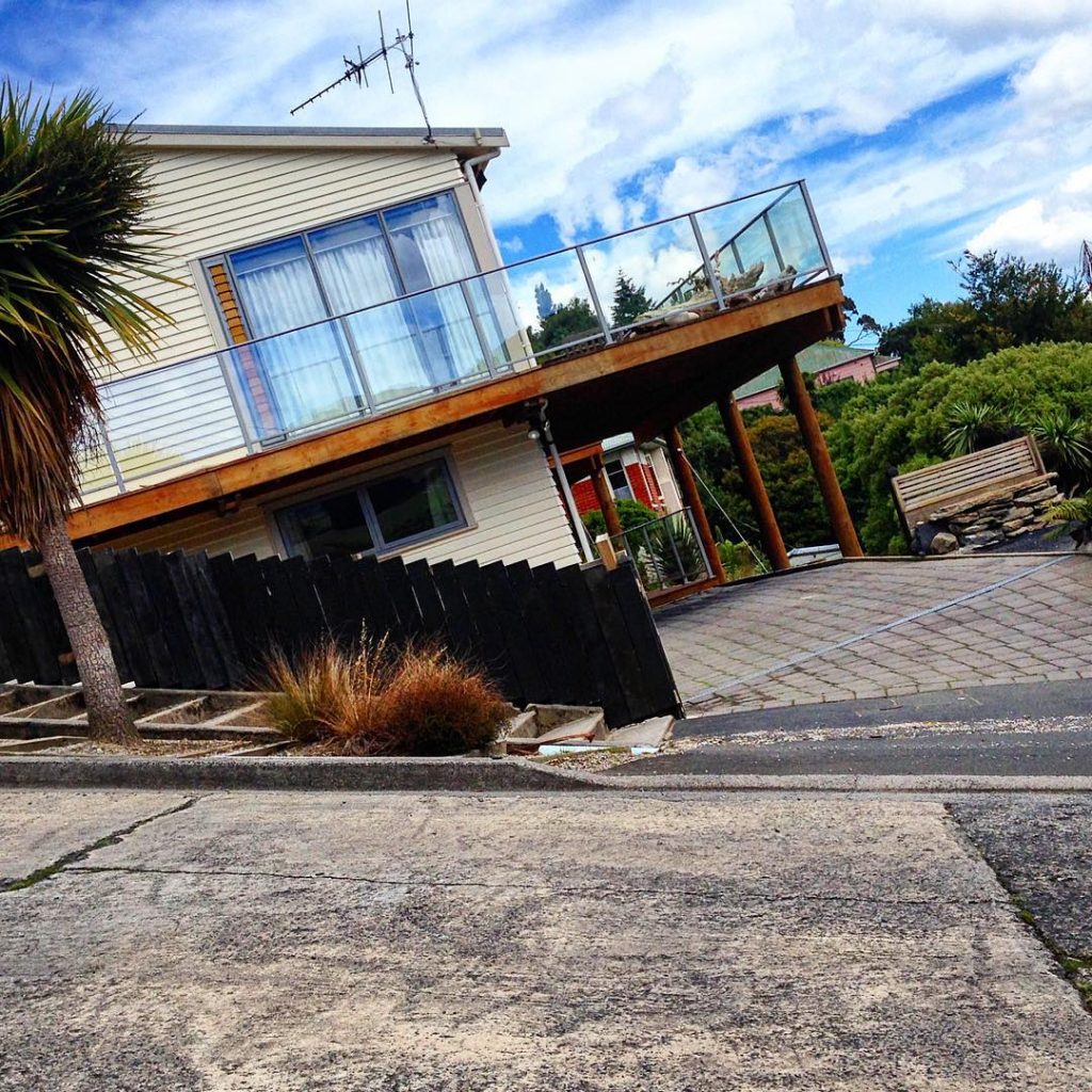 ≡ These Are Some Straight-up Crooked Houses (10 Photos)! Brain Berries