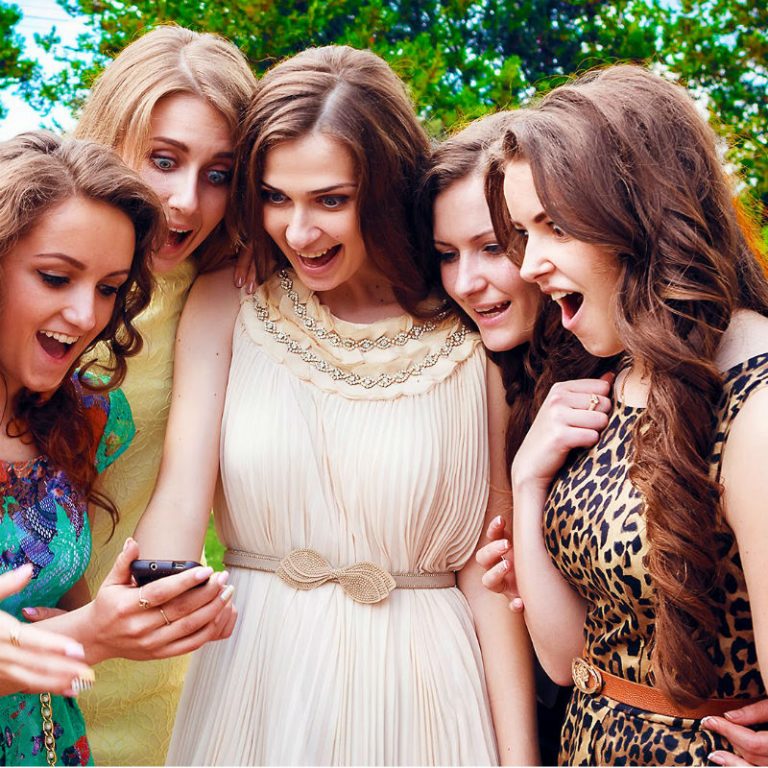 ≡ Ten Signs a Girl is Checking You Out Brain Berries