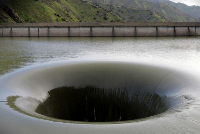 ≡ 7 Largest And Deepest Holes On Earth Brain Berries