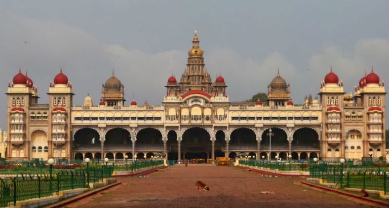10 Most Amazing Royal Palaces From Around The World