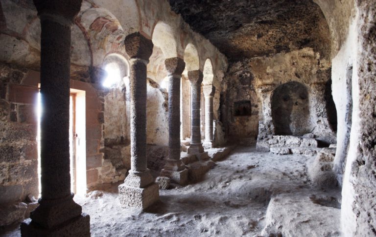 ≡ 17 Astonishingly Beautiful Cave Churches Around The World Brain Berries