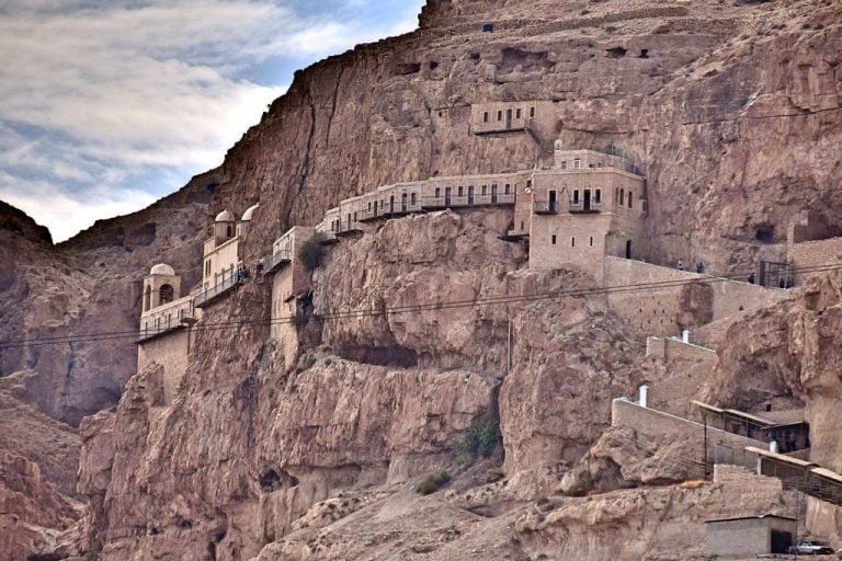 ≡ 17 Astonishingly Beautiful Cave Churches Around The World Brain Berries