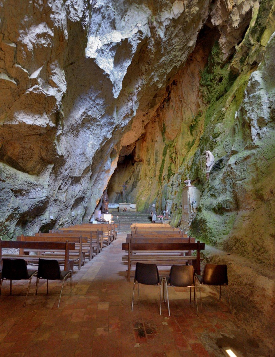 ≡ 17 Astonishingly Beautiful Cave Churches Around The World Brain Berries