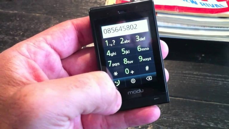 ≡ Top 10 Tiniest Phones Ever Made Brain Berries