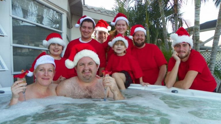 15 Hilarious Family Christmas Photos