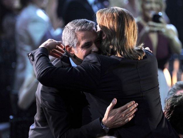 ≡ 14 Sweetest Celebrity Hugs Brain Berries