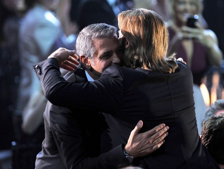 ≡ 14 Sweetest Celebrity Hugs Brain Berries
