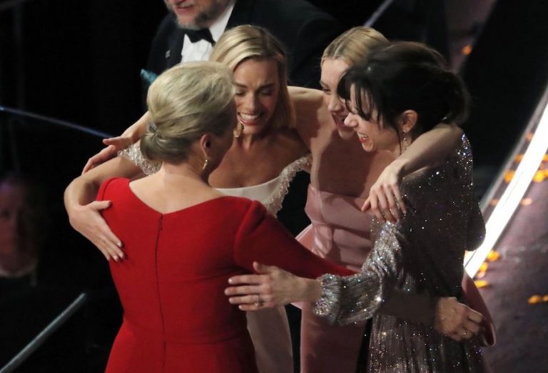 ≡ 14 Sweetest Celebrity Hugs Brain Berries