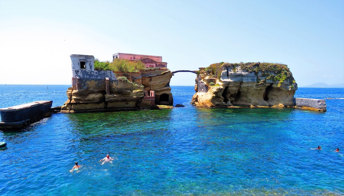 ≡ 7 Unusual Islands Around The World Brain Berries