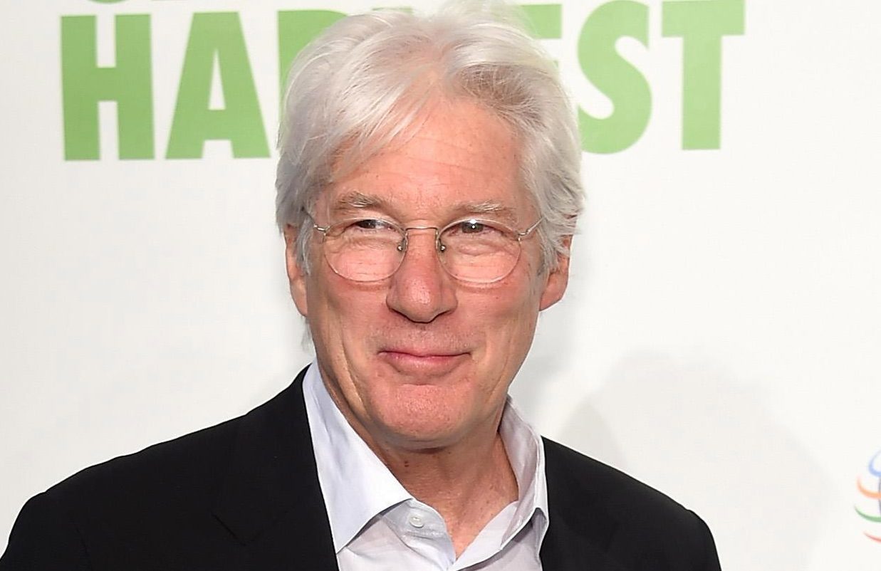 ≡ 9 Hollywood Actors Who Love Showing Off Their Gray Hair Brain Berries